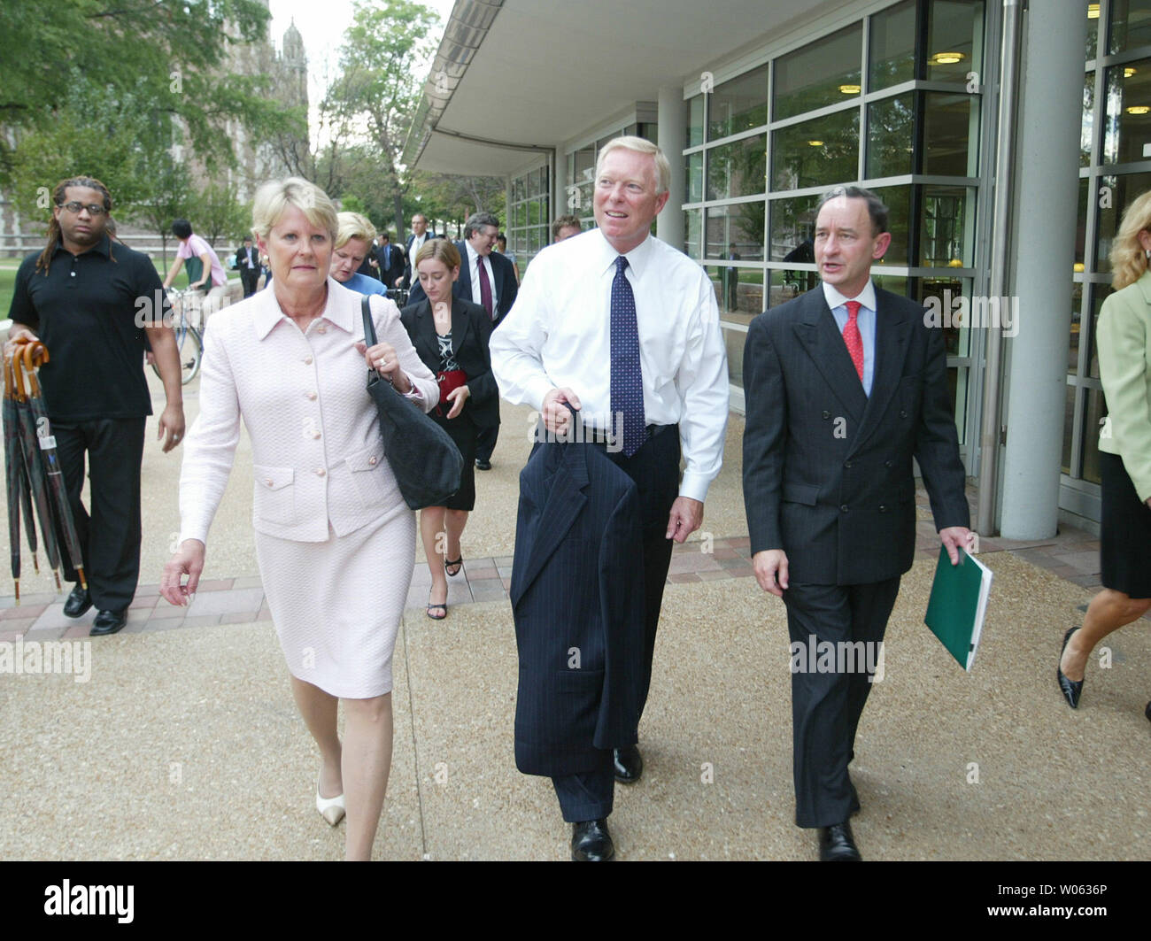Former Rep. Richard Gephardt and wife Jane get a walking tour of the ...