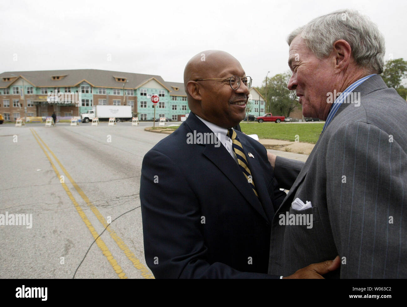 U.S. Housing and Urban Development Secretary Alphonso Jackson (L) is ...