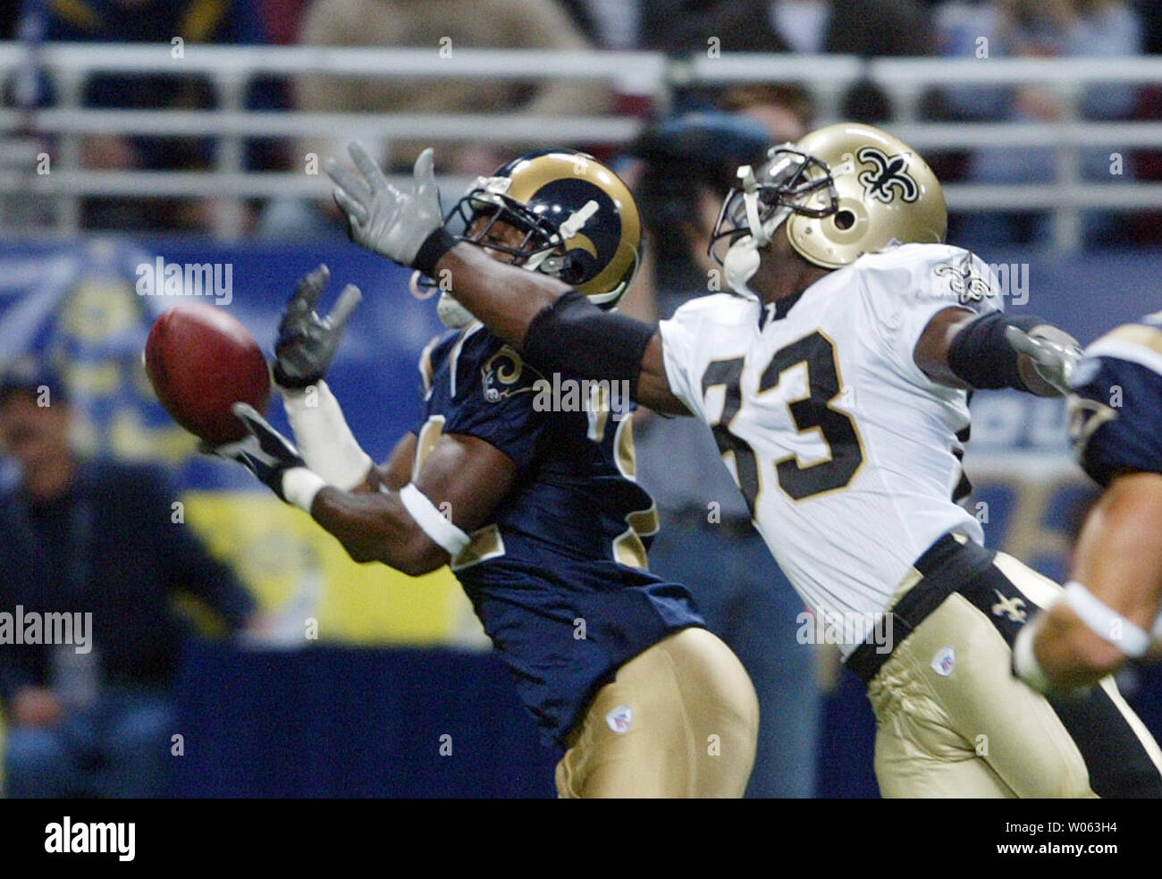 New Orleans Saints Jesse Chatman falls over the back of St. Louis Rams ...