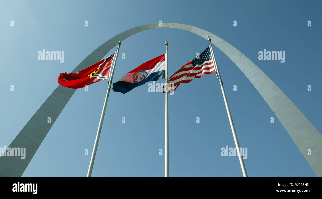 630 foot monument hi-res stock photography and images - Alamy