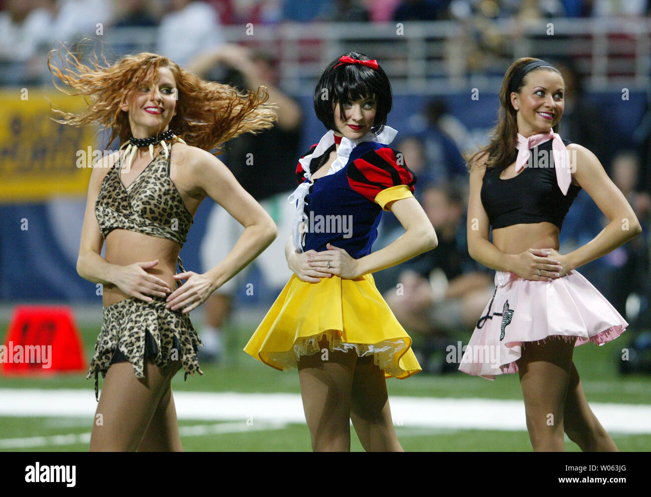 2005 cheerleaders hi-res stock photography and images - Alamy