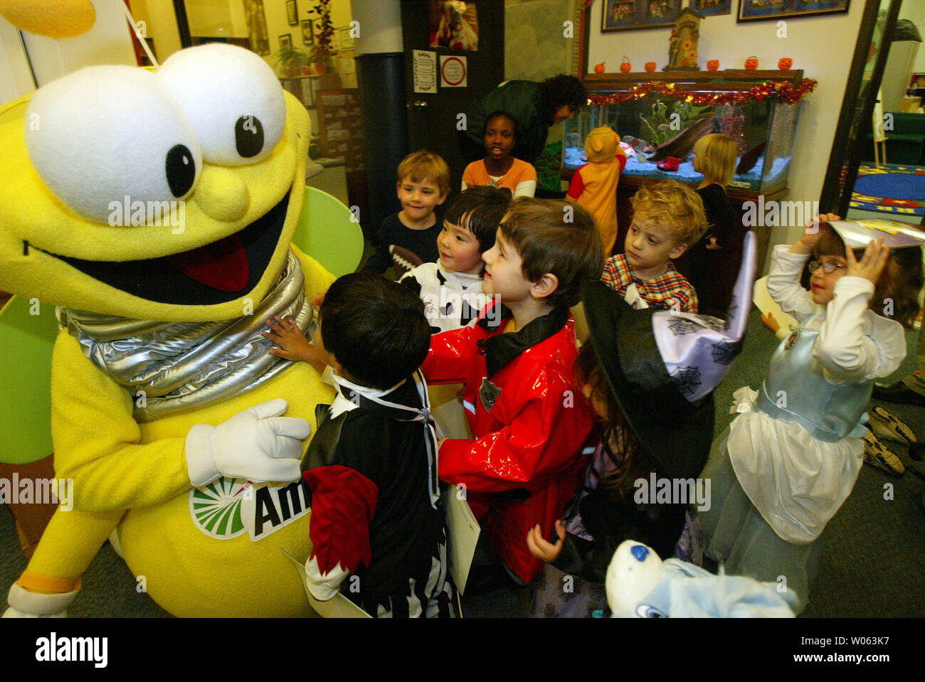 Lightning bug hi-res stock photography and images - Alamy