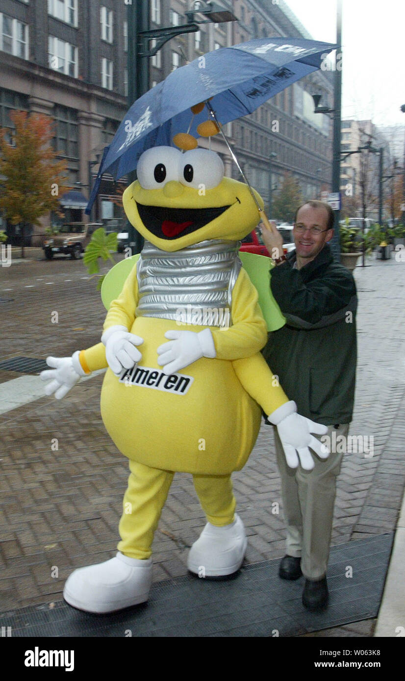 Ameren Energy employee Tim Fox (R) holds an umbrella over Louie the ...
