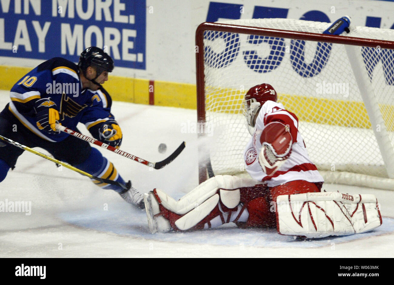 St. Louis Blues Dallas Drake (L) can't get his stick on the puck as ...