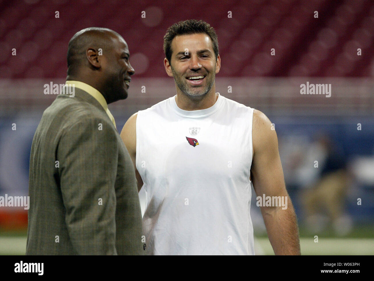 Arizona Cardinals and former St. Louis Rams quarterback Kurt Warner (R ...