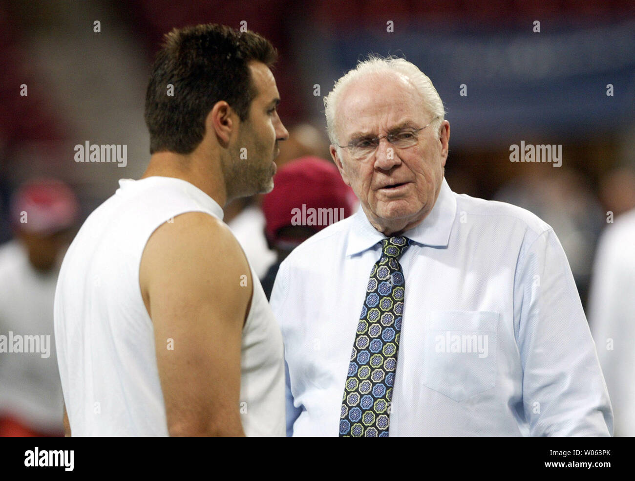 Arizona Cardinals and former St. Louis Rams quarterback Kurt Warner (L ...