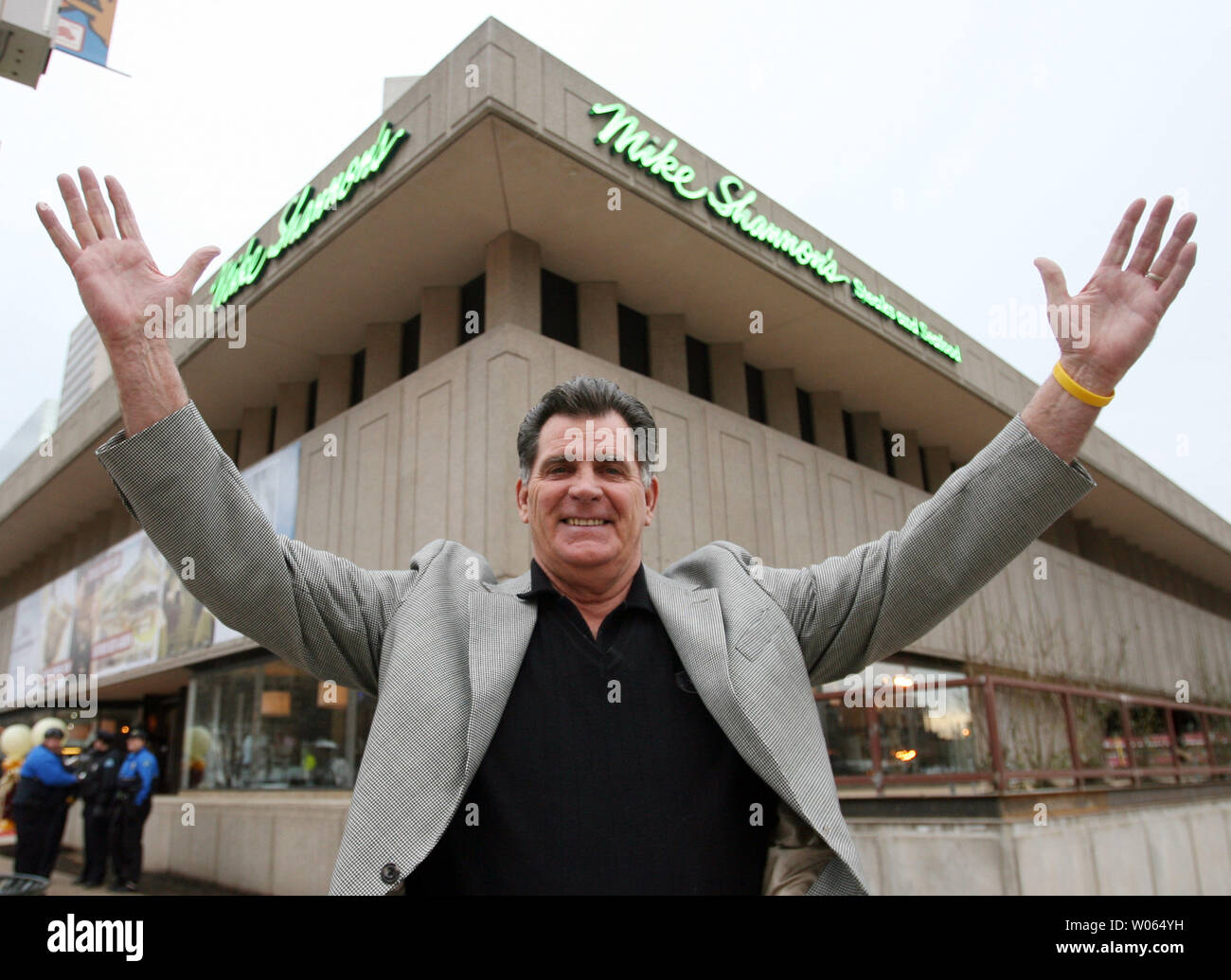 St. Louis Cardinals broadcaster Mike Shannon proudly shows off his new ...