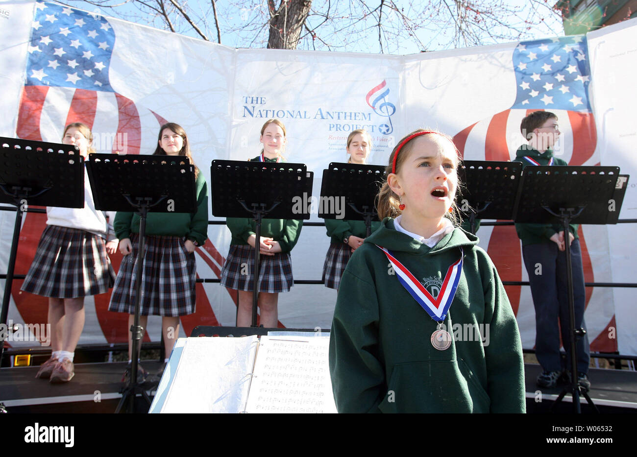 Singing national anthem school hi-res stock photography and images - Alamy