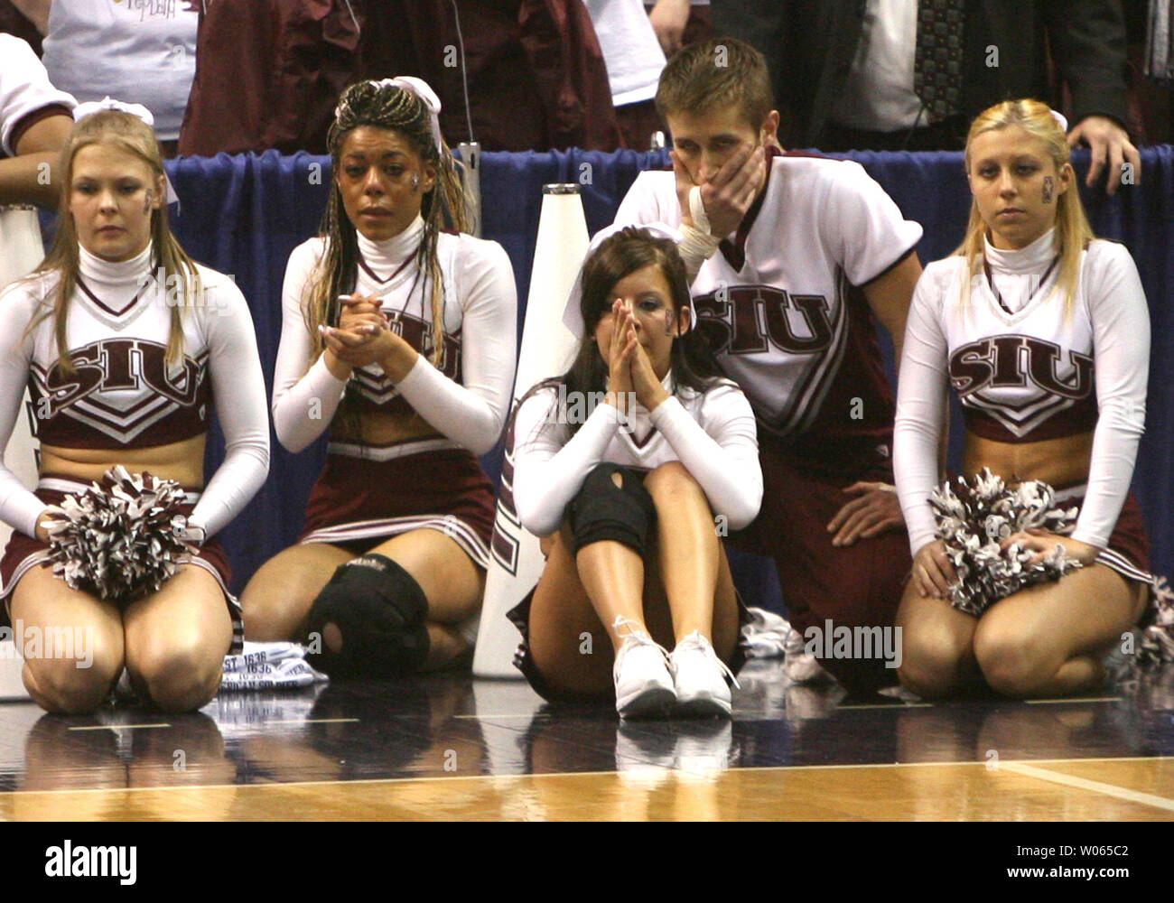 Saint louis university cheerleaders hi-res stock photography and images ...
