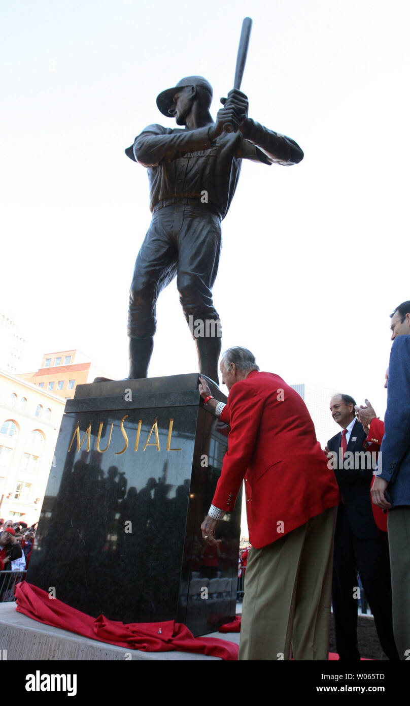 Former St. Louis Cardinals great and Baseball Hall of Famer Stan Musial ...