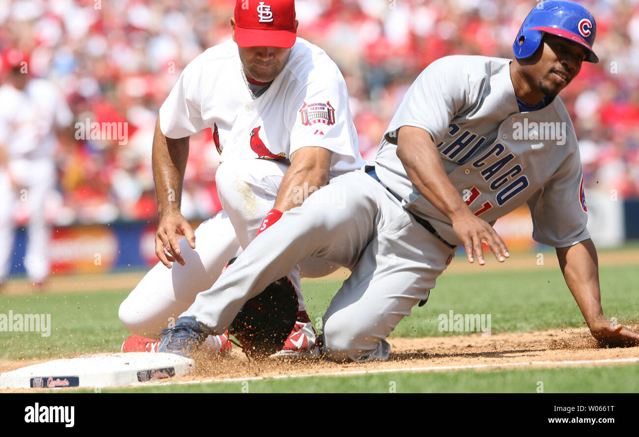 St. Louis Cardinals Albert Pujols (L) tries to put the tag on Chicago ...