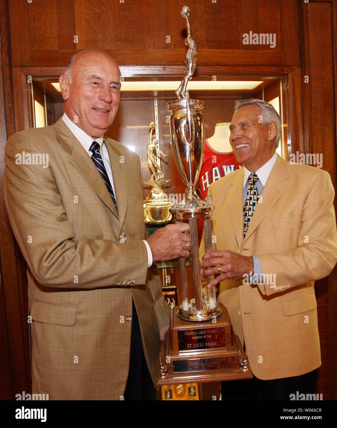 Members of the 1958 World Championship St. Louis Hawks team and ...