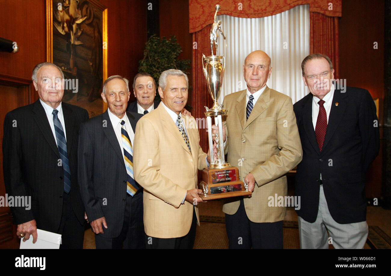 Members of the 1958 World Championship St. Louis Hawks team (L to R ...