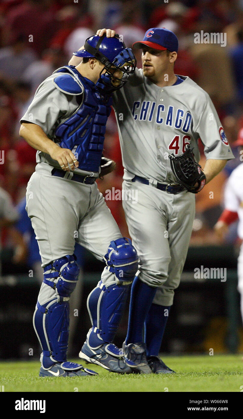 Chicago cubs catcher michael barrett hi-res stock photography and ...