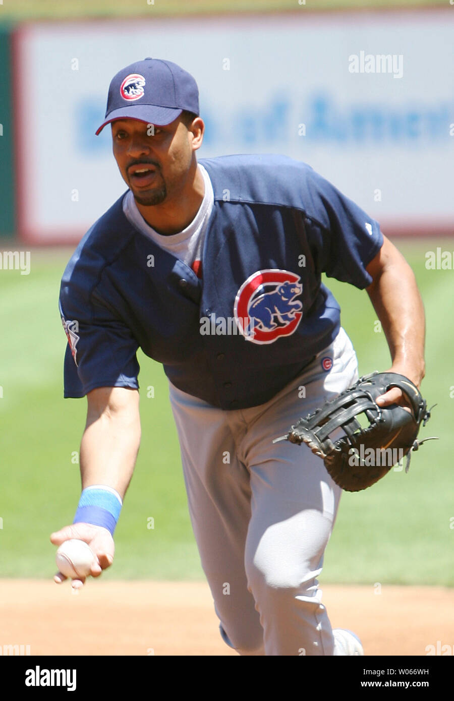 Chicago Cubs first baseman Derrek Lee practices taking ground balls ...