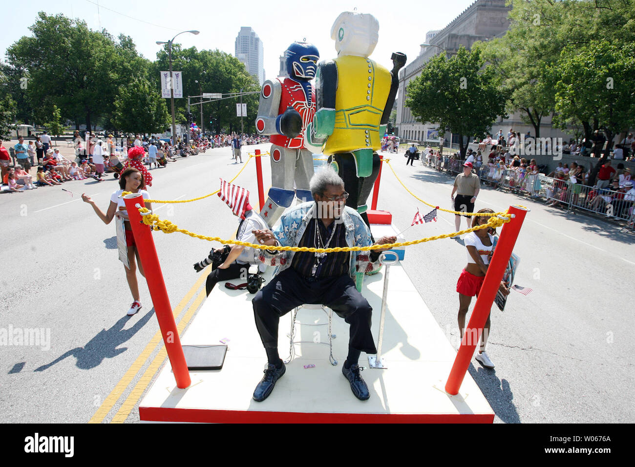Boxing promoter Don King waves American flags as he rides a float ...