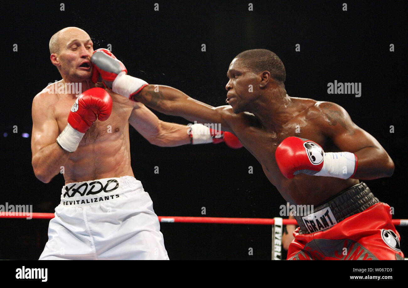 St. Louis native Cory Spinks (R) connects to the face of IBF World ...