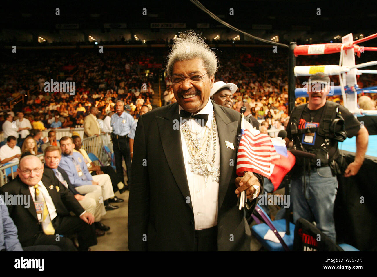 Boxing promoter Don King works the crowd at ringside before the Cory ...