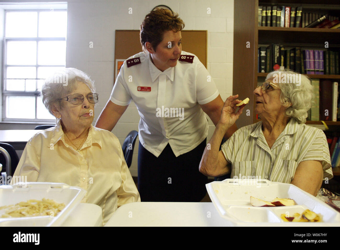 300 thousand people hi-res stock photography and images - Alamy