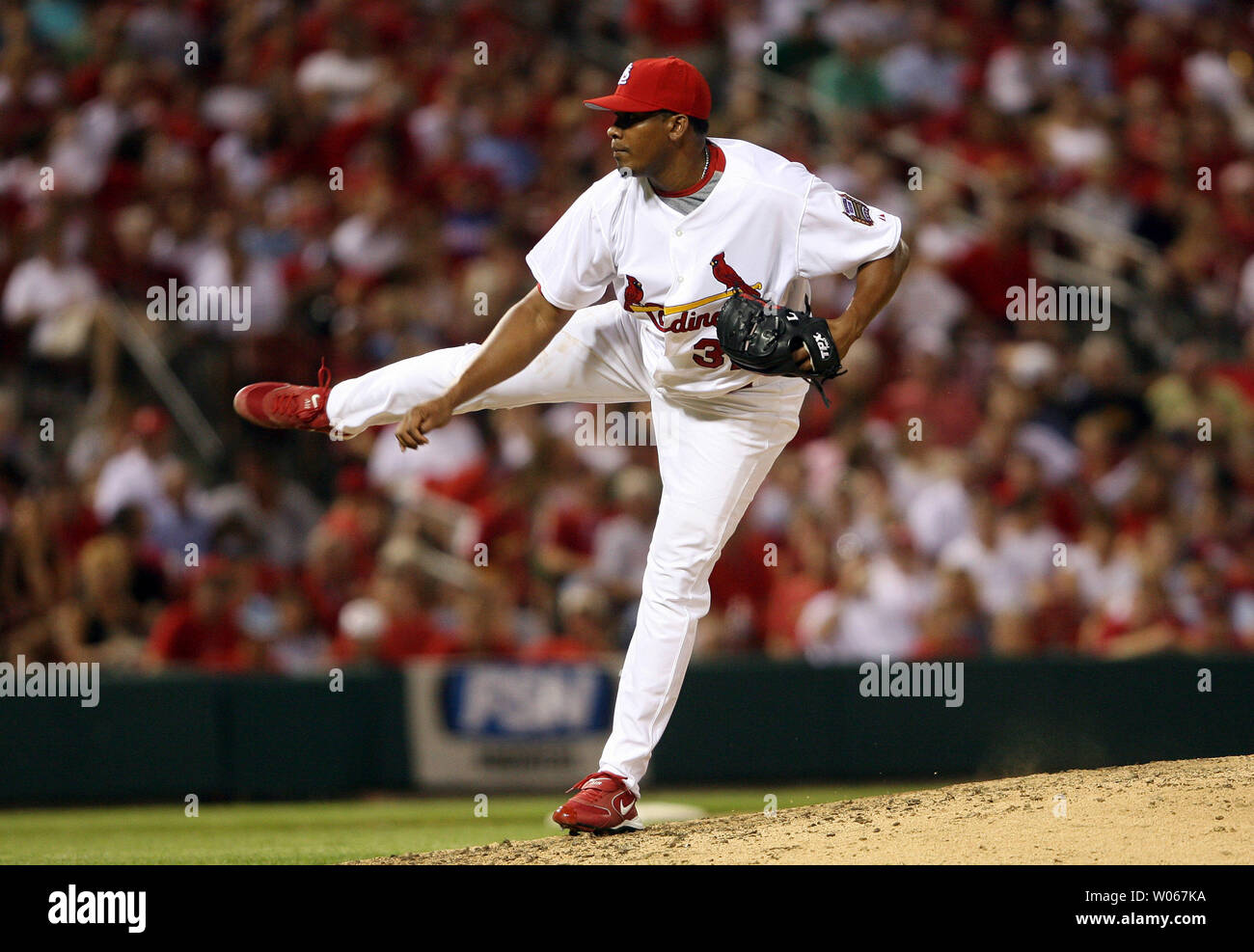 Newly acquired St. Louis Cardinals pitcher Jorge Sosa throws against ...