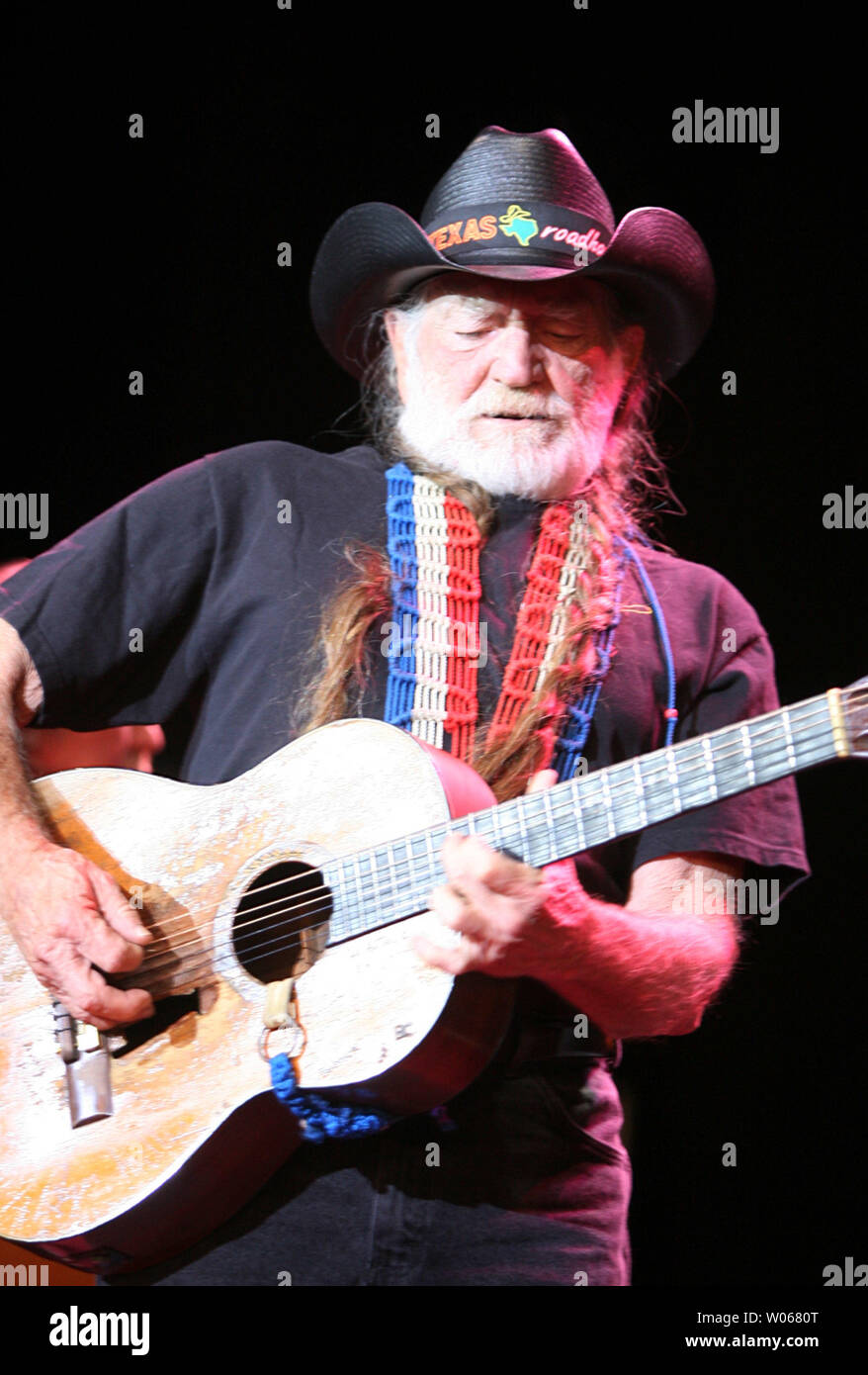 Willie nelson concert crowd hi-res stock photography and images - Alamy