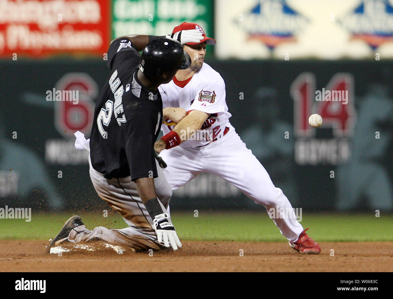 St. Louis Cardinals Aaron Miles (R) tags Florida Marlins Hanley Ramirez ...