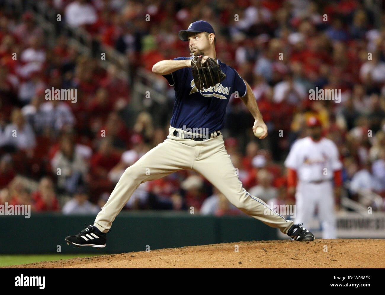 San Diego Padres pitcher Alan Embree delivers a pitch to the St. Louis ...