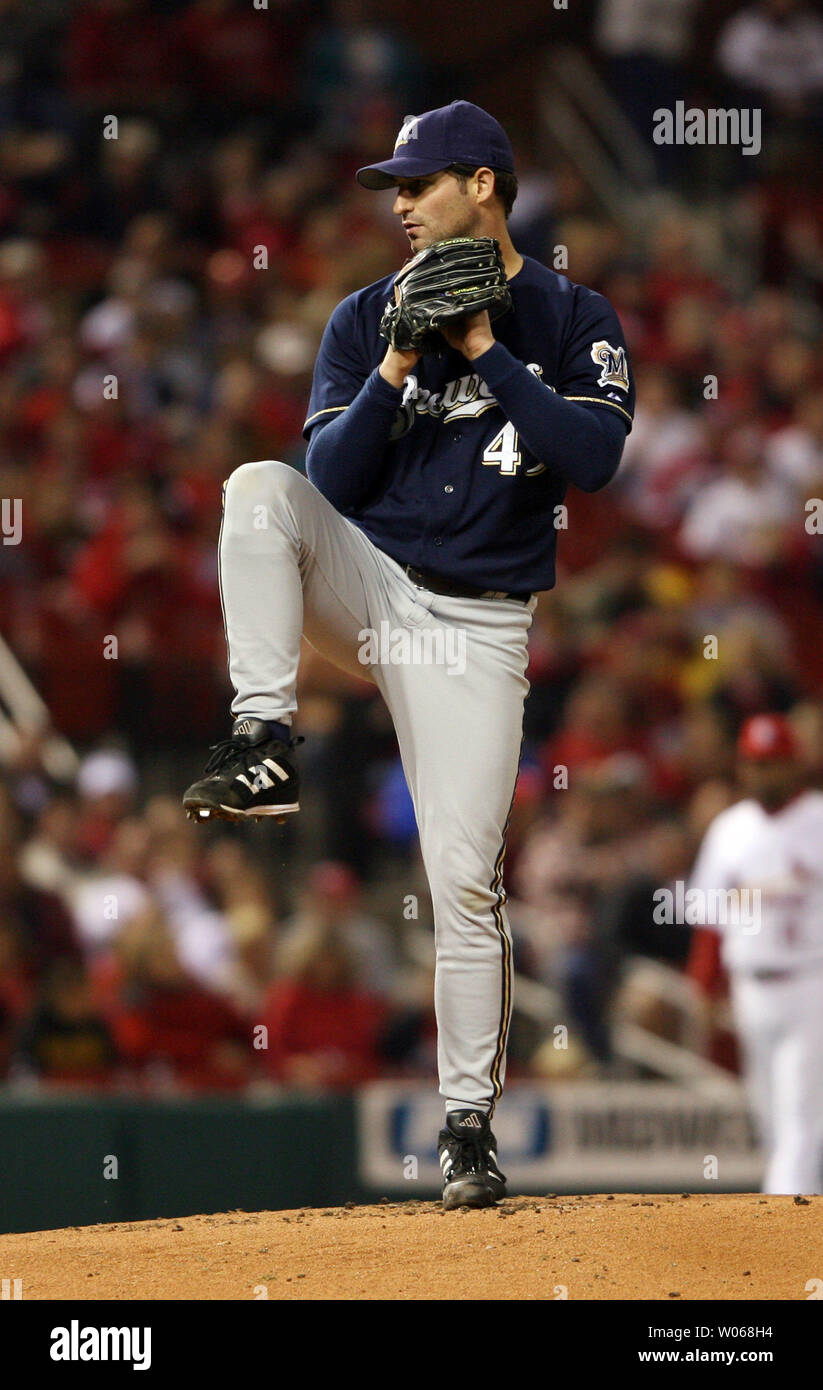 Milwaukee Brewers pitcher Doug Davis delivers a pitch to the St. Louis ...