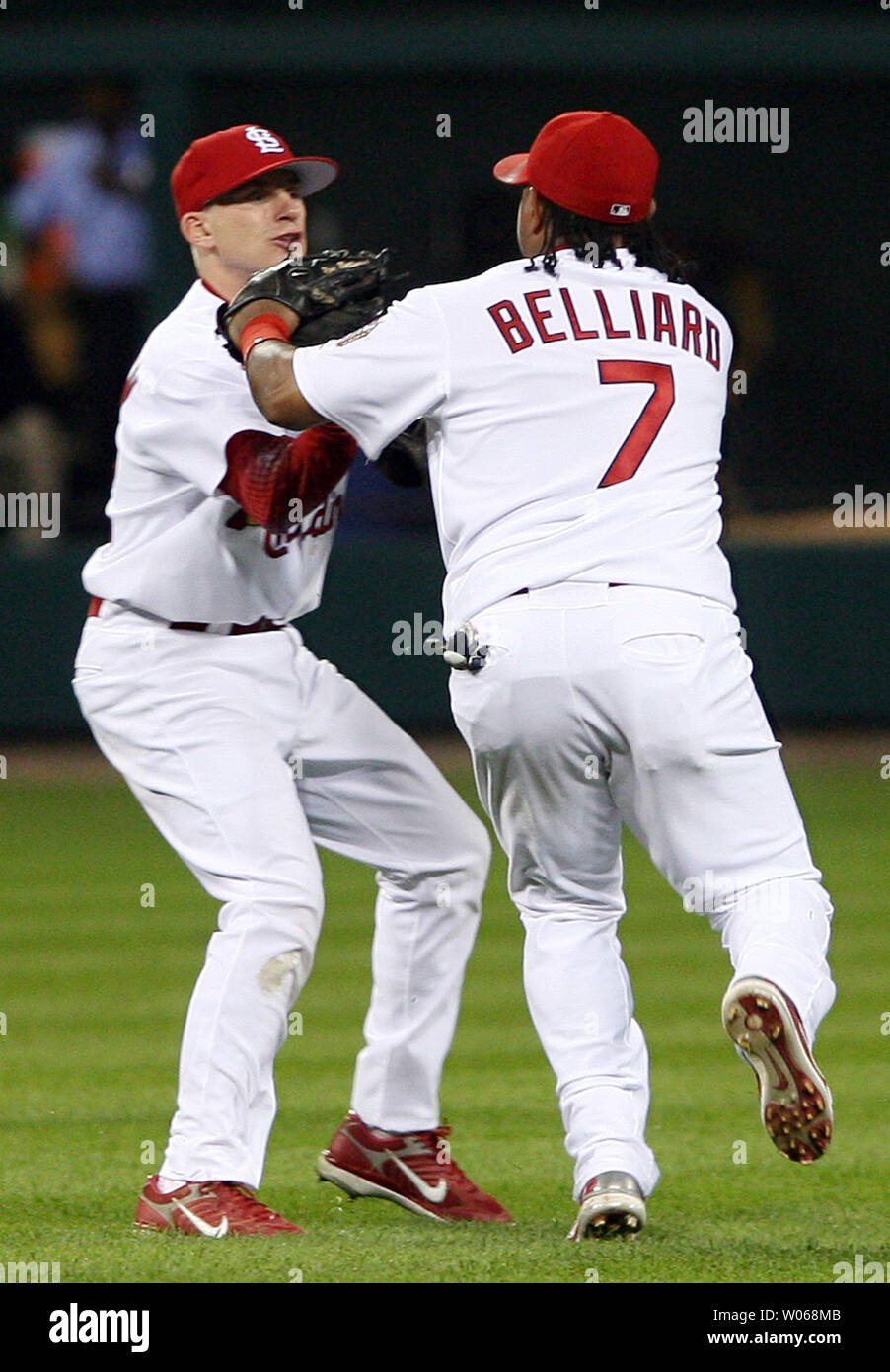 St. Louis Cardinals David Eckstein (L) and Ronnie Belliard just miss ...