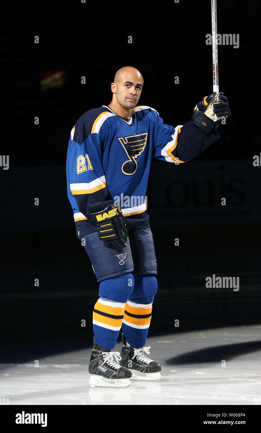 Longtime St. Louis Blues right winger Jamal Mayers, waves to the crowd ...