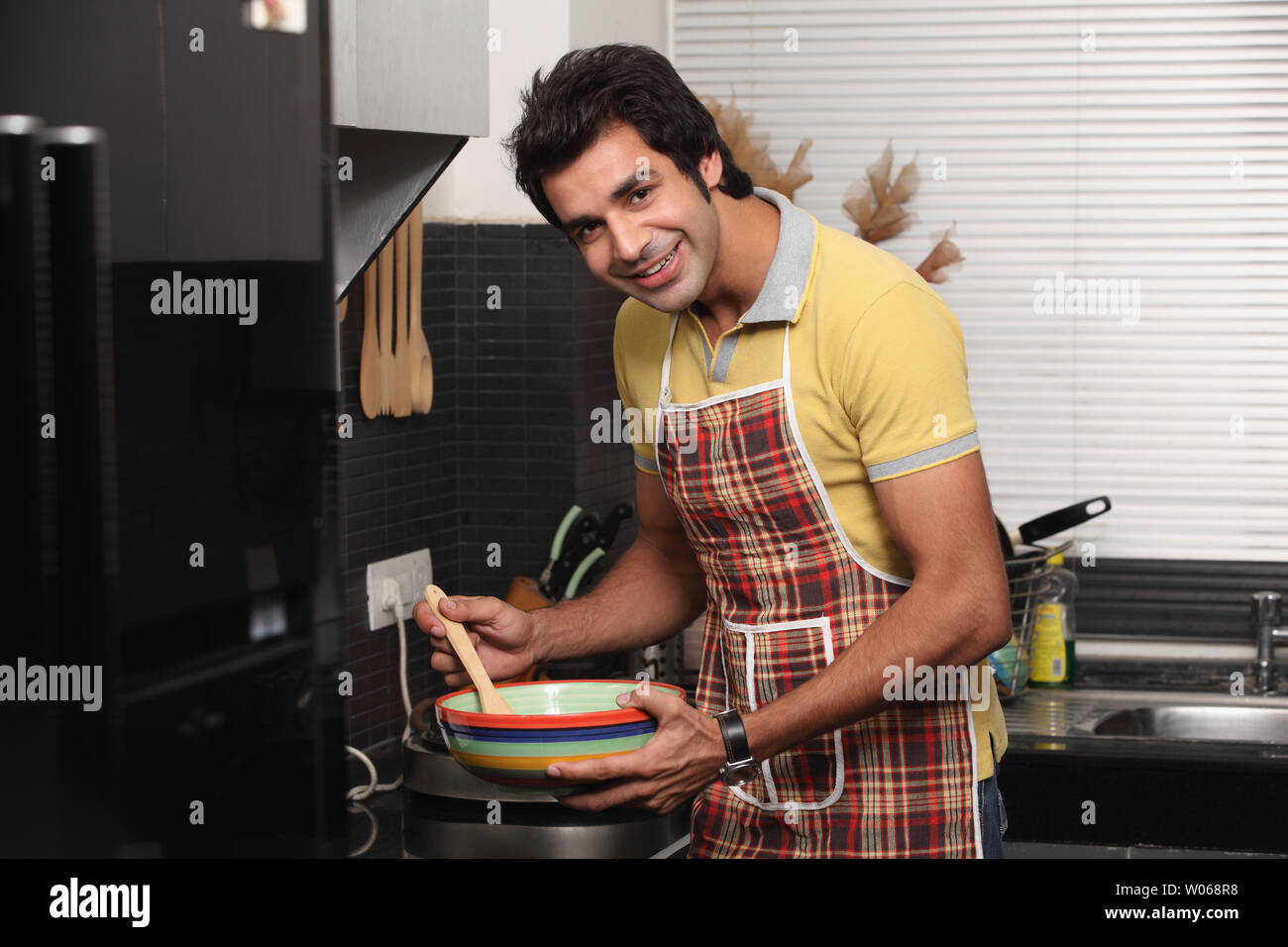 Portrait indian man cooking hi-res stock photography and images - Alamy