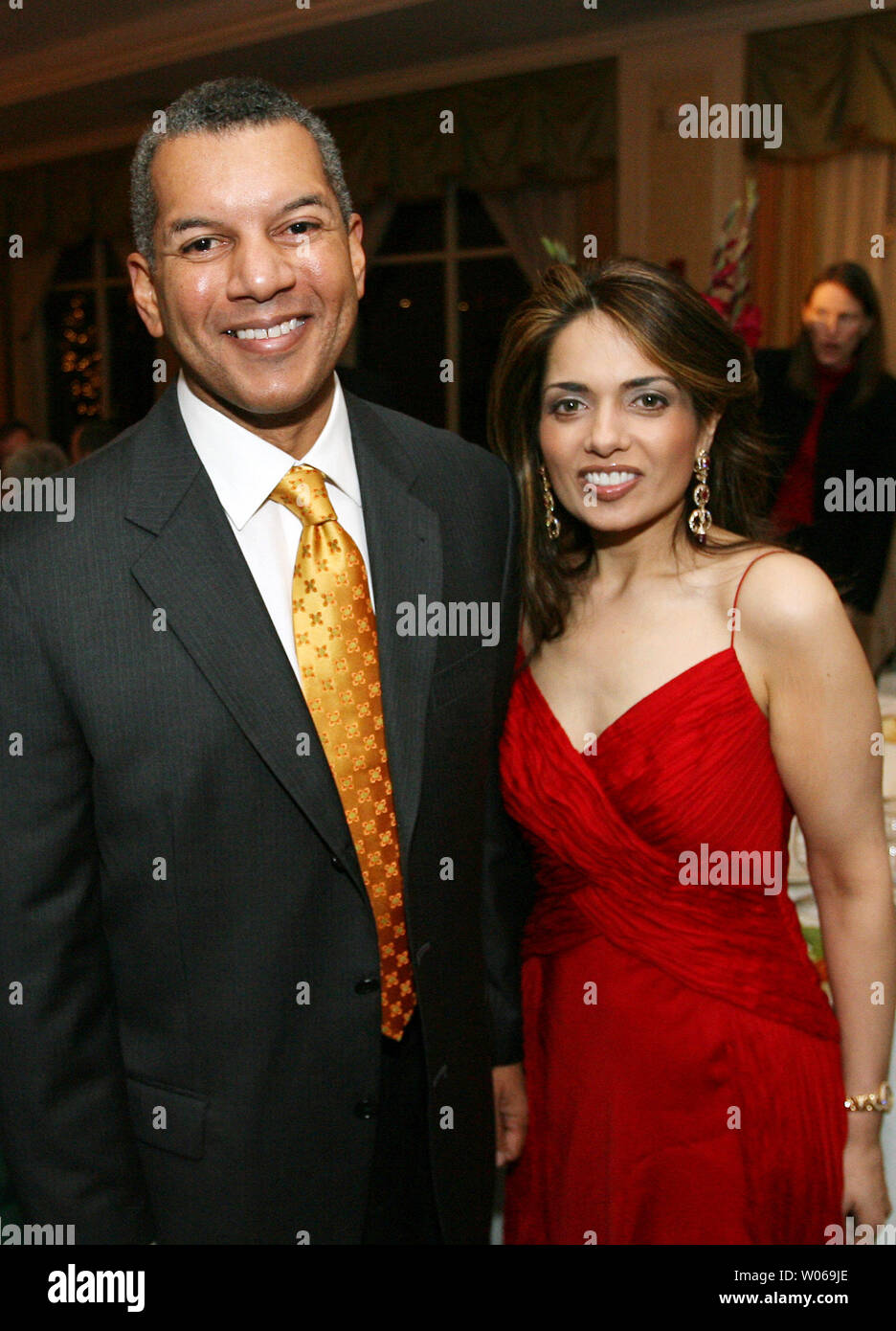 CBS News' weekend anchor Russ Mitchell arrives at the St. Louis Press ...