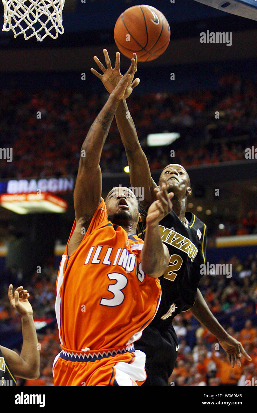 Missouri Tigers Keon Lawrence (2) reaches over the head of Illinois ...