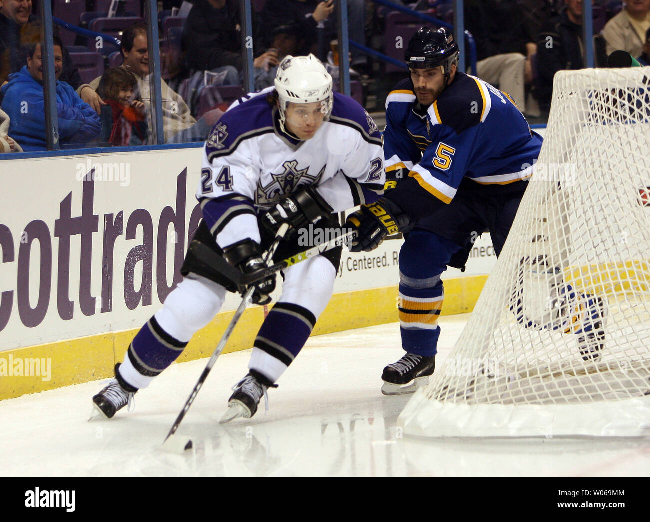 St. Louis Blues Barret Jackman (5) uses his stick to slow Los Angeles ...