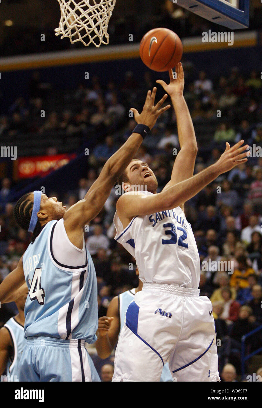 Rhode Island Rams Darrell Harris (L) reaches for the basketball as ...