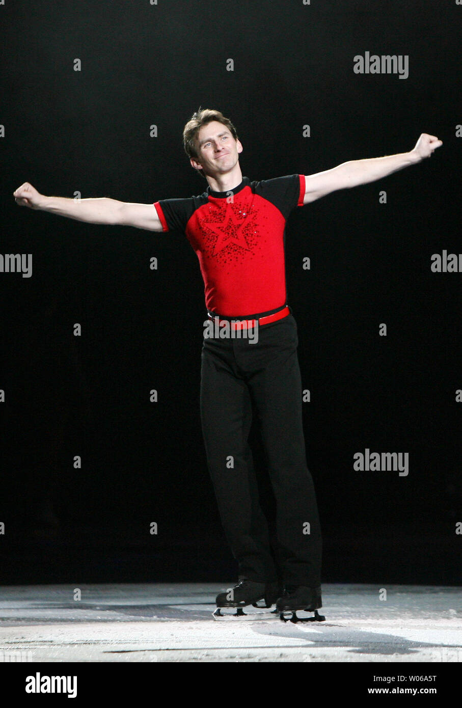World Champion Todd Eldredge strikes a pose as he is introduced during ...