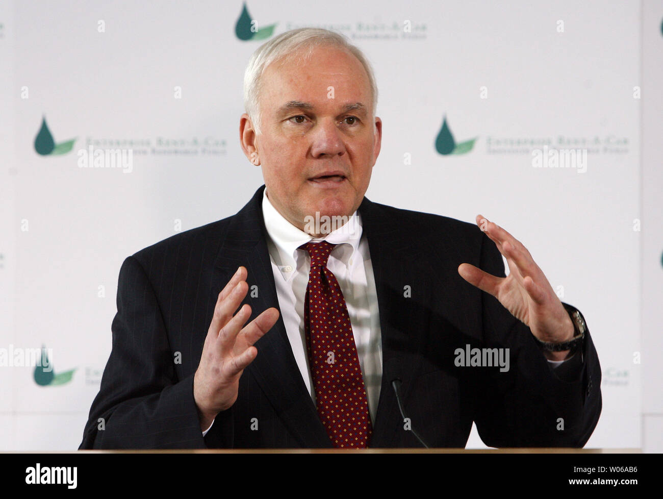 Decrease speed hi-res stock photography and images - Alamy