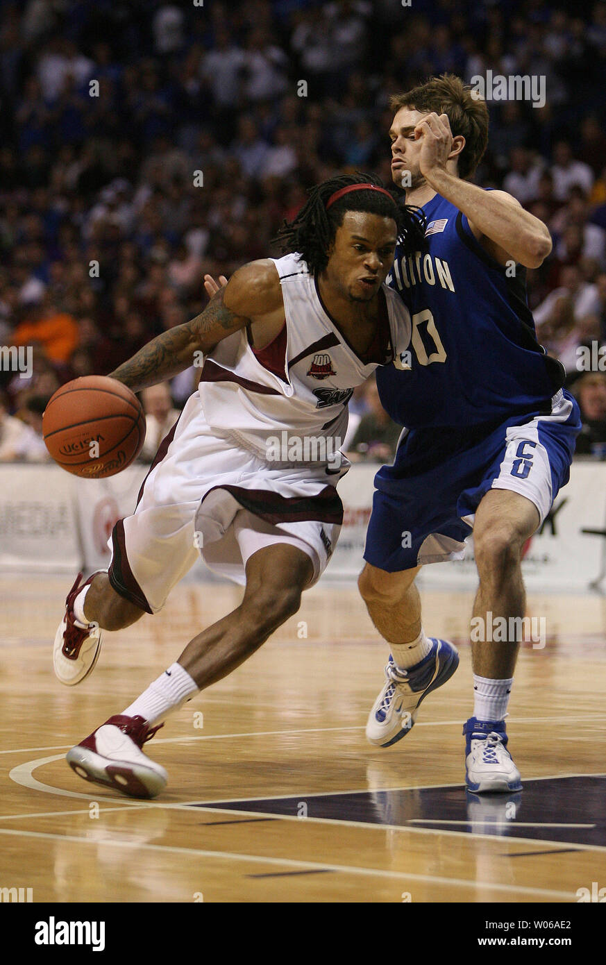 L pushes hi-res stock photography and images - Alamy