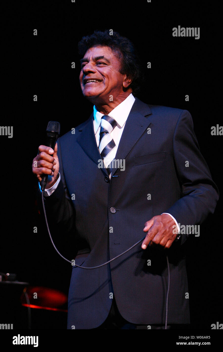 Singer Johnny Mathis entertains the crowd during his concert at the Fox ...