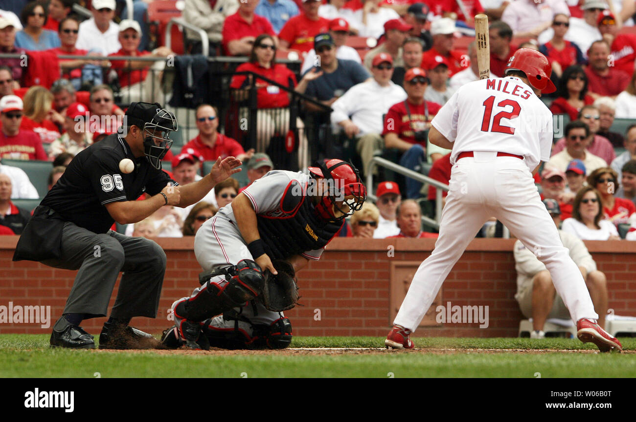 Cincinnati Reds catcher David Ross looks for the baseball as it pops ...