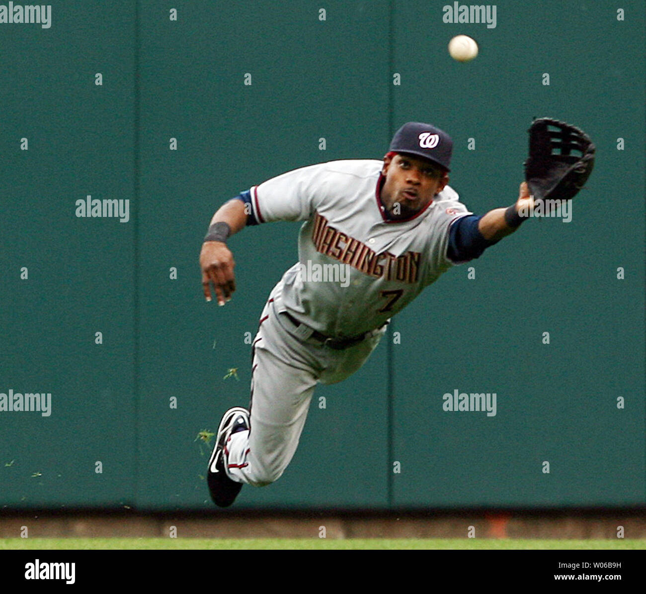 Washington Nationals Nook Logan makes a flying leap at a baseball hit ...