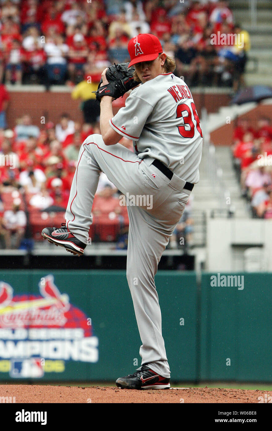 Los Angeles Angels pitcher Jered Weaver delivers a pitch to the St ...