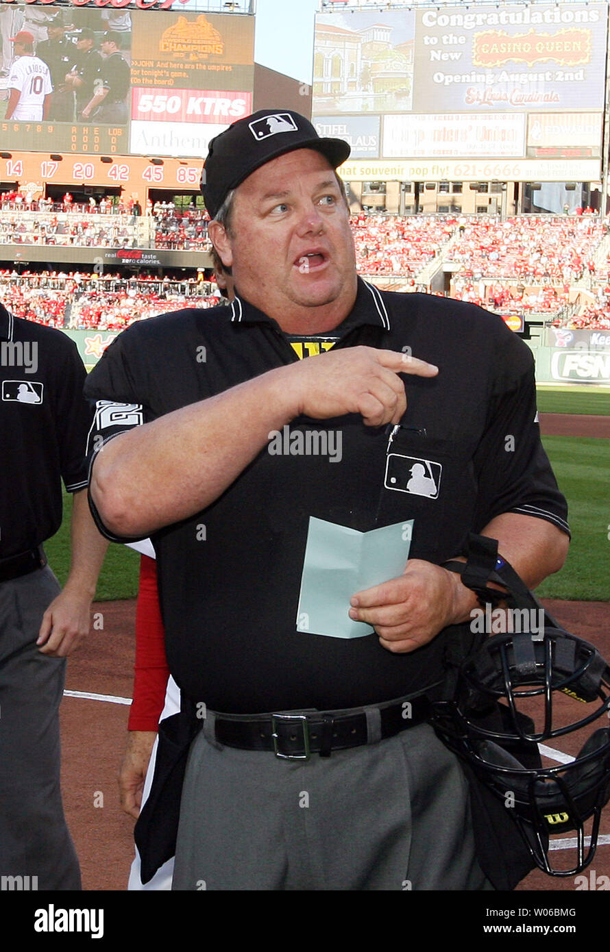 Joe west umpire hi-res stock photography and images - Alamy