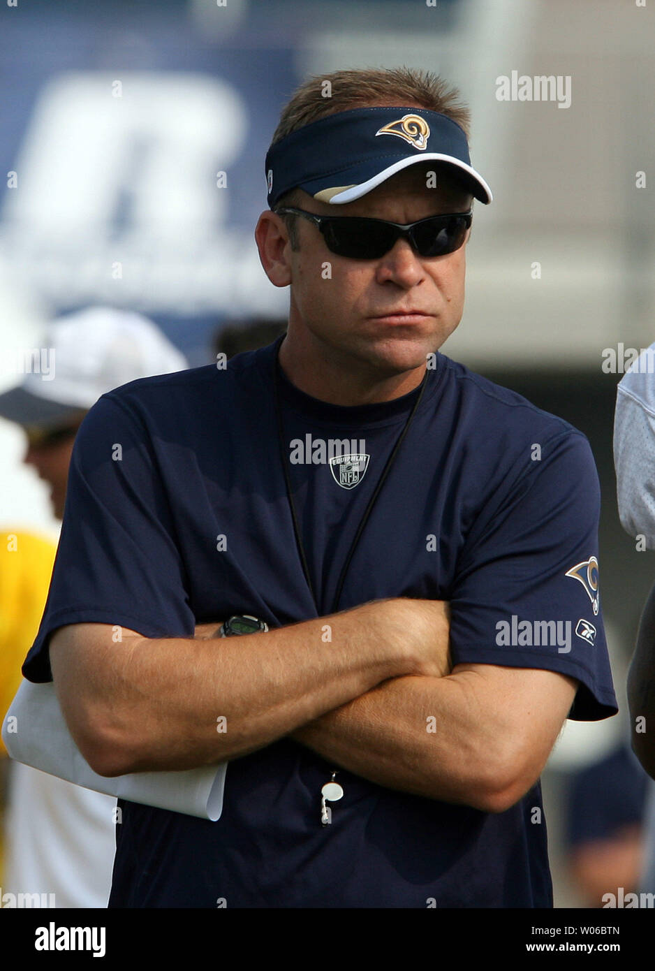 St. Louis Rams head football coach Scott Linehan watches a morning ...