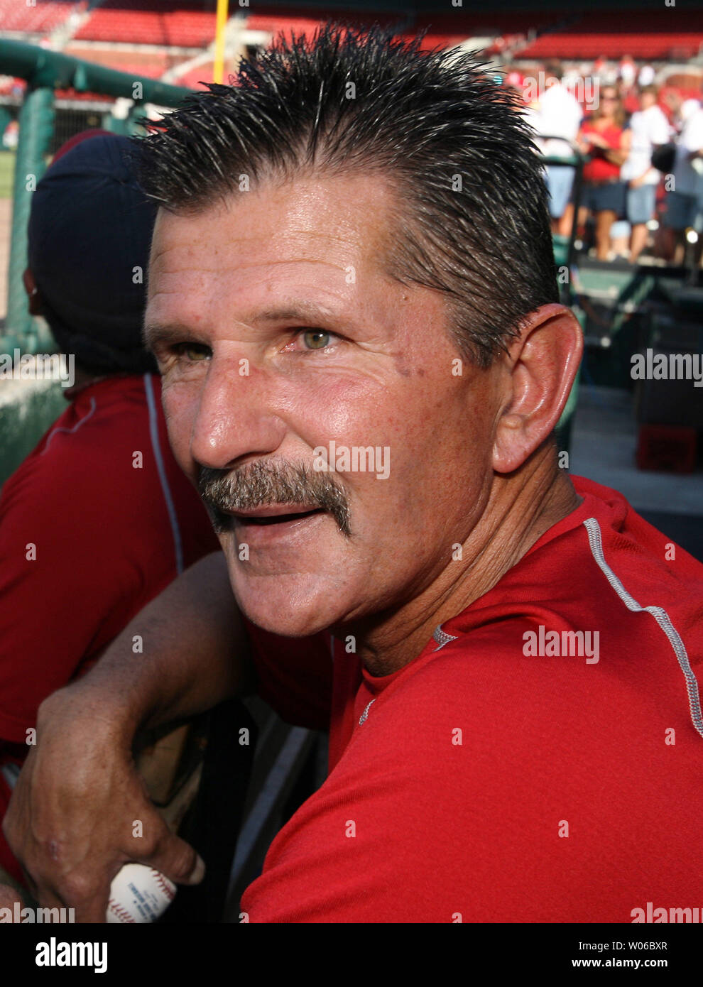 Former St. Louis Cardinals third baseman Ken Reitz watches batting ...