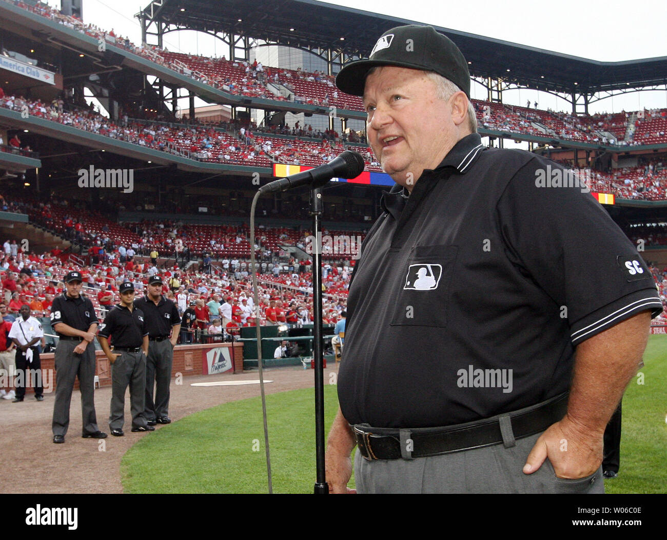 As crew members standyby, umpire Bruce Froemming addresses the Busch ...