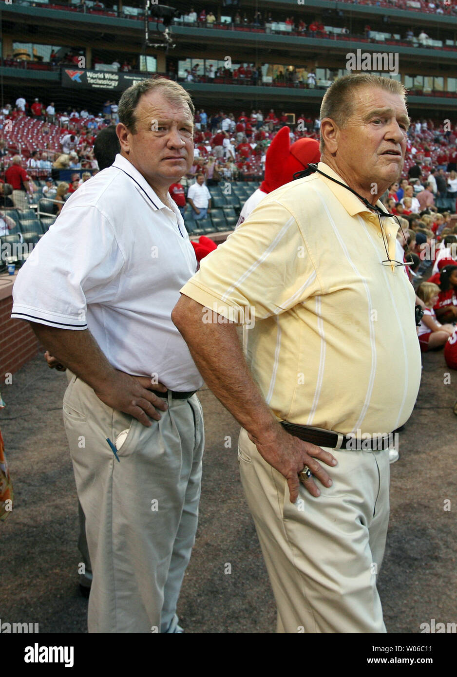 Former St. Louis Cardinals catcher Glenn Brummer (L) and his former ...