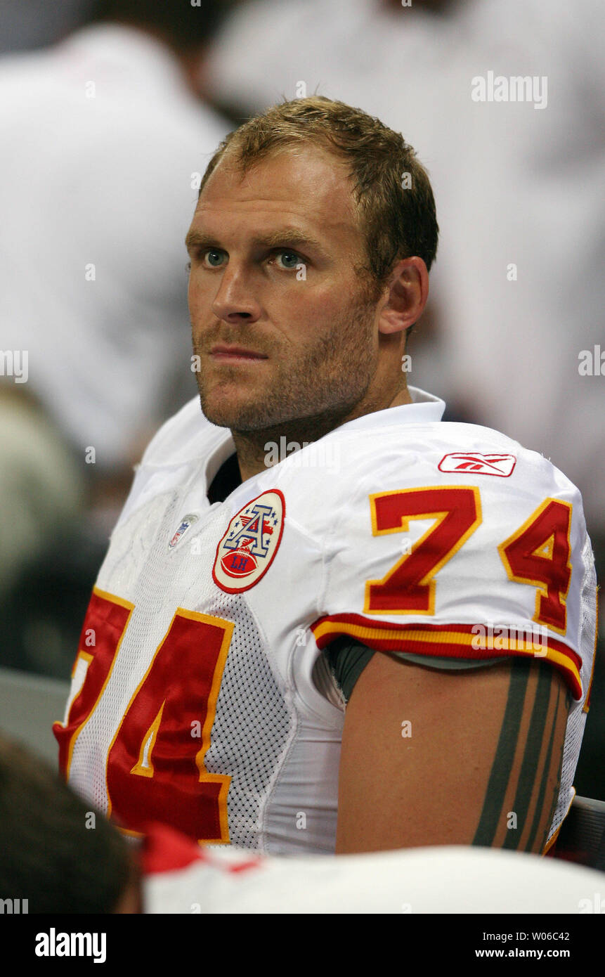 Former St. Louis Rams now Kansas City Chiefs tackle Kyle Turley watches ...