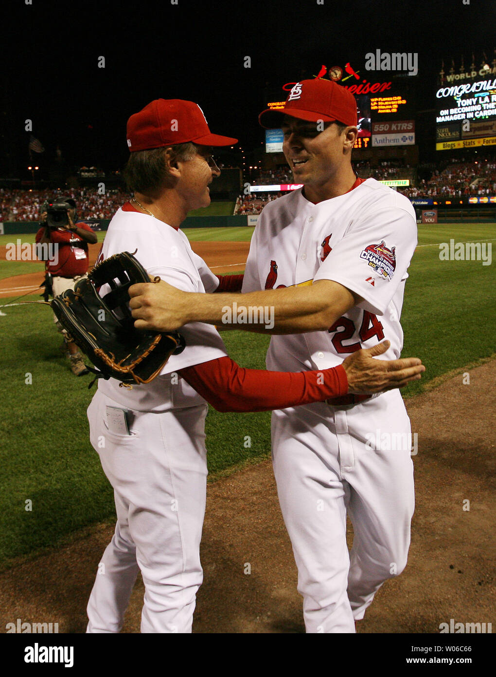 St. Louis Cardinals manager Tony La Russa (L) thanks Rick Ankiel for ...
