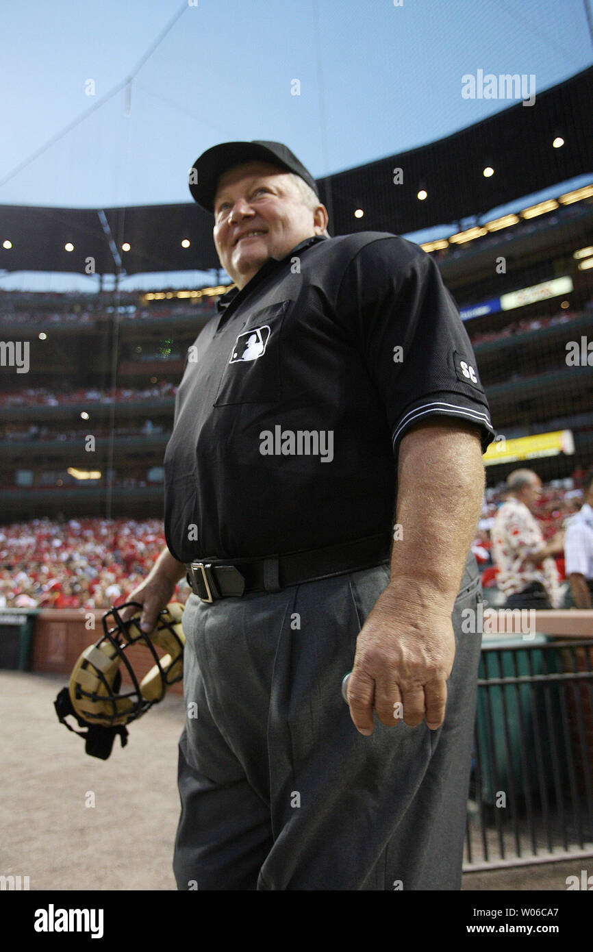 Home plate umpire bruce froemming hi-res stock photography and images ...